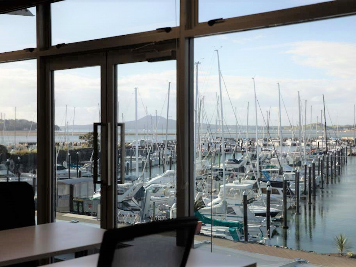 BY THE MARINA WITH VIEWS - EAST AUCKLAND
